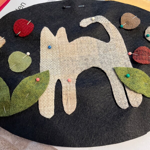 Penny Rug KIT- Pre-cut Wool Applique Kit - Molly's Kitten - Etsy