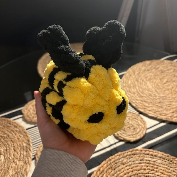 Hand Knit MINI Bee Pattern, BEGINNER Video Tutorial, Learn How to ...