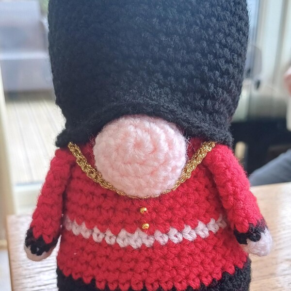 King's Guard Gnome Crochet Pattern, British Royal Guard Crochet Gnome ...