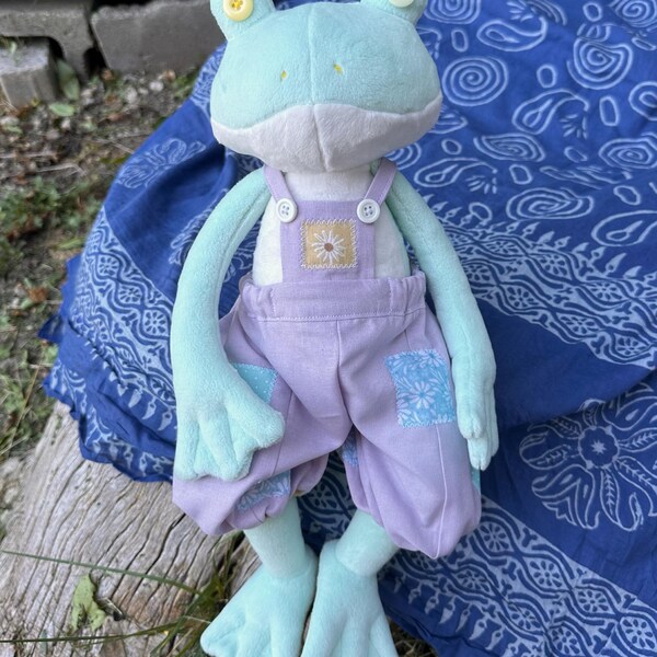 Stuffed Frog - PDF Sewing Pattern & Tutorial | Stuffed Animals | Plush ...