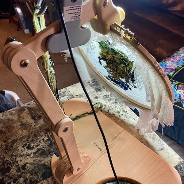 Nurge Adjustable Embroidery Seat Stand, High Quality Wood Seat Stand ...