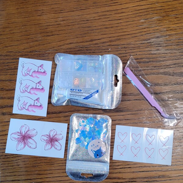 1 Set of Black Swan Makeup Materials Black Feather, Black Face Paint ...