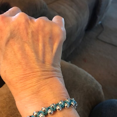 Blue Bead Bracelet Tutorial How to Do It Yourself Bracelet Jewelry ...