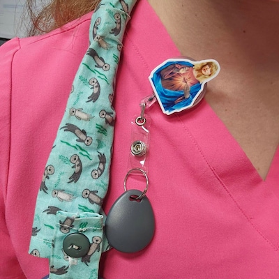 Peep Sake Funny Nurse Retractable Badge Reel ER ICU Ventilator Badge ...