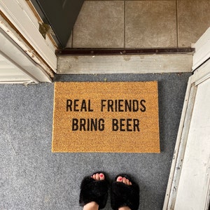 Real Friends Bring Beer Welcome Door Mat - Etsy Canada