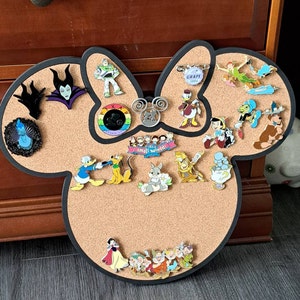Disneys Mickey Mouse , Minnie Mouse Pin Board, Disney Pin Trading ...