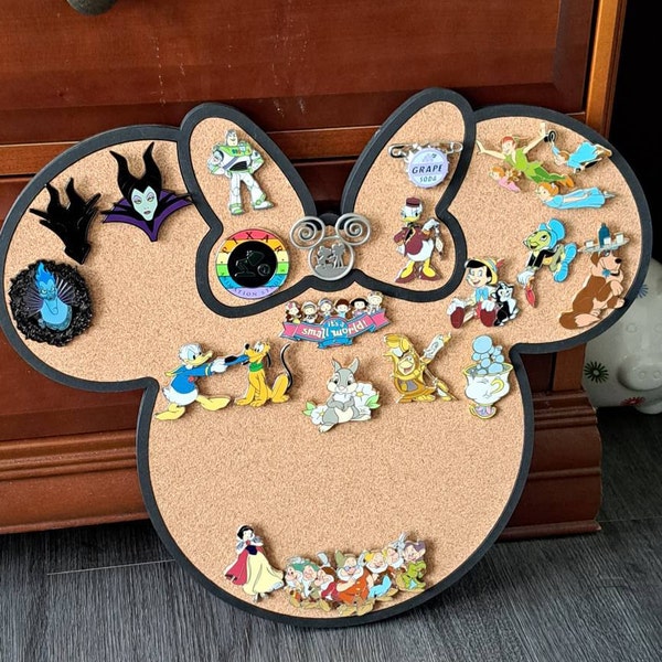 Disney’s Mickey Mouse , Minnie Mouse Pin Board, Disney Pin Trading ...