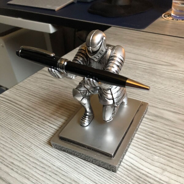 Executive Knight Pen Holder - Decorative Resin Pen Holders Desktop ...