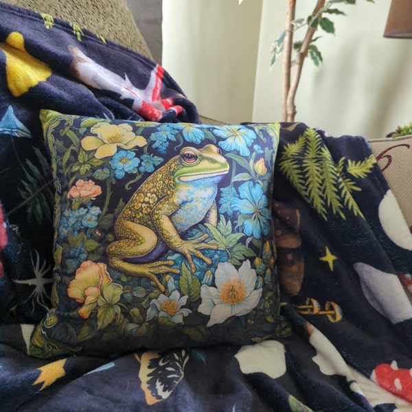 William Morris Rabbit Round Rug, White Rabbit Morris Rug, Morris Tulips ...