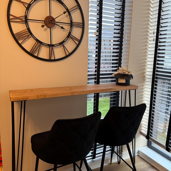 Wooden Breakfast Bar Wall Mounted on Stylish Steel Brackets With a ...