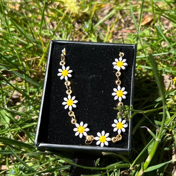 Minimalist Daisy Choker Necklace, Tiny Flower Chain Necklace, Daisy ...