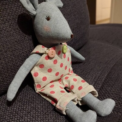 Muis gevulde pop in romper 10 patroon en tutorial, muispatroon, voor ...