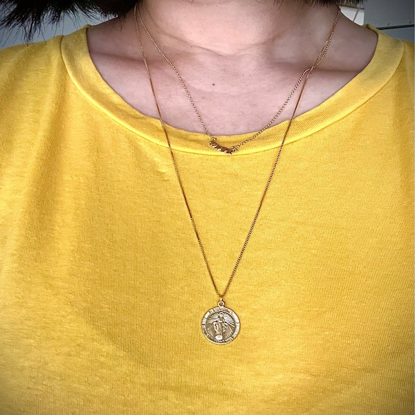 Blessed Mother Virgin Mary Gold Coin Medallion Necklace (mary Regal ...