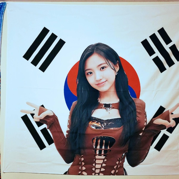 Twice Sana Stunning Visuals American Flag, Sana American Tapestry, Sana ...