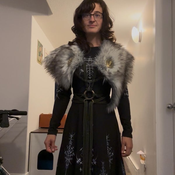 BACK IN STOCK! Viking Wedding, Shoulder Fur Mantle, Celtic Wedding ...