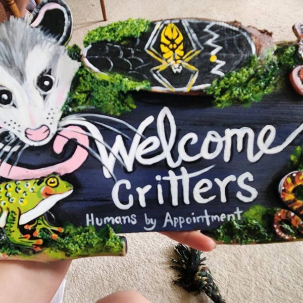 Custom Welcome Critters Sign W/ Moss - Etsy
