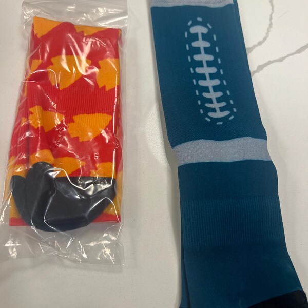 Michigan Socks State on Blue Background Gift Unisex One Size Crew Socks ...