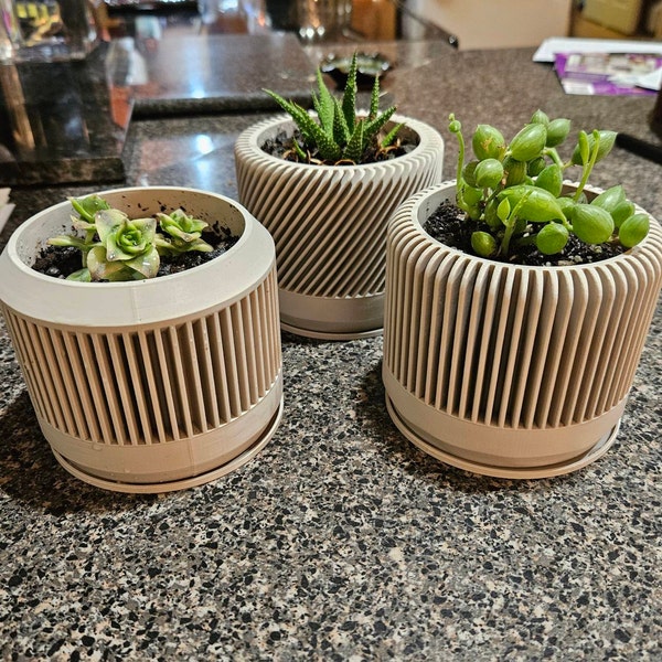Set of 3 Planters With Drainage Modern & Minimalist Design 9 ...