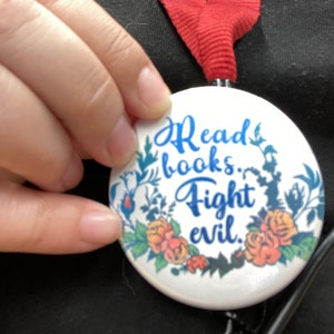 Read Books Fight Evil: Large 2.25" Feminist Pin Button - Etsy