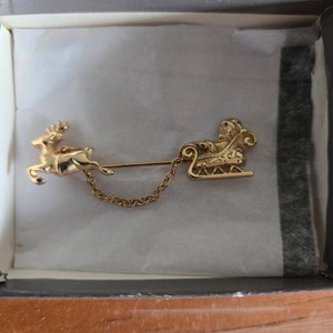 Vintage Signed TRIFARI Red & Gold Tone Trifari Long 30 Chain and ...