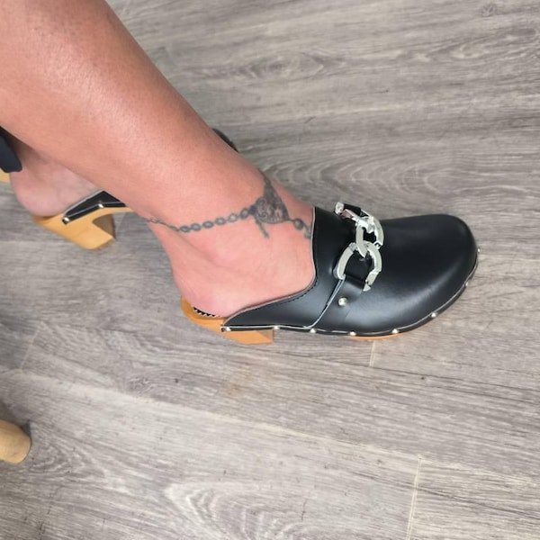 VIP Embroidered Gift: Stylish Men's Handmade Leather Slippers ...