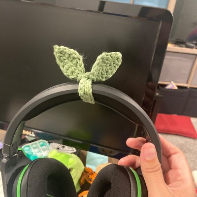 Crochet Sprout Leaf Headphones Accessory / Bookmark Plant - Etsy