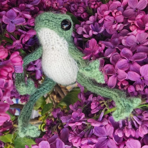 Five Frogs KNITTING KIT - Claire Garland Dot Pebbles Knits ...