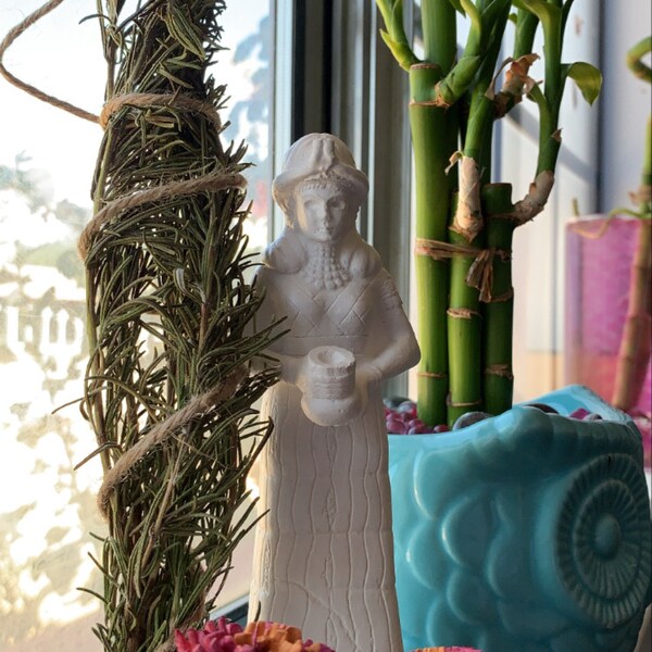 Assyrian Sumerian Goddess Inanna Ishtar Mari Lady of Wel Spring ...