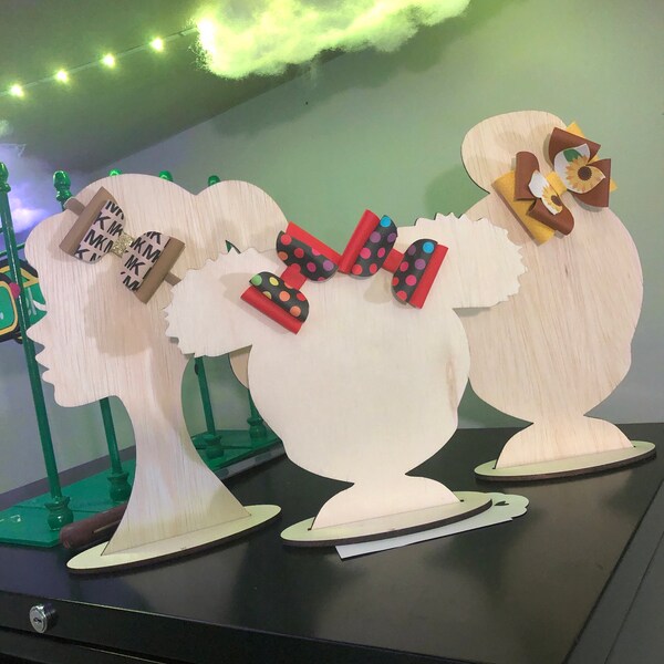 Pigtail Display. Head Stand Girl Puff Pigtail Silhouette. Showcase ...