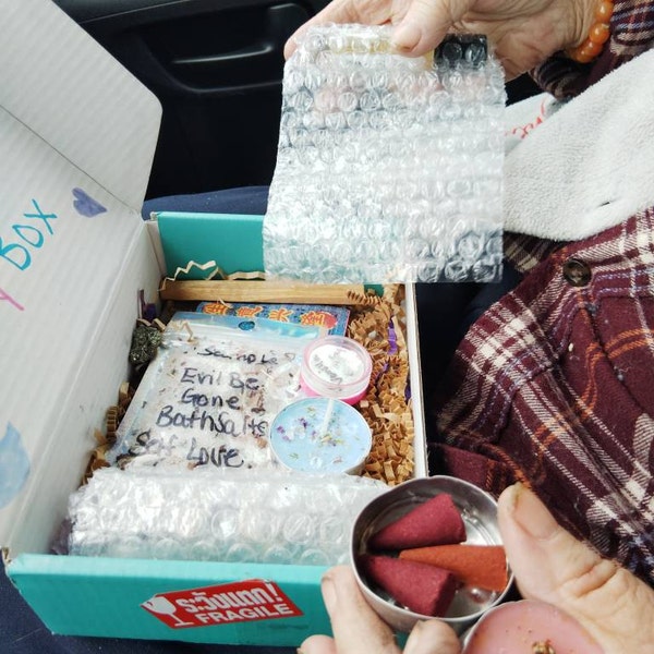 Mystic Rose Spiritual Mystery Box Protects Heals & Cleanse 16 Items in ...