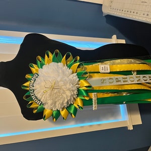 GOLD Glitter Fancy Wired Backing Homecoming Mum - Etsy