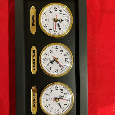 Time Zone Clock. 4 Customizable Zones. Optional Zone Labels. Personal ...