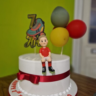 Personalised Seated Male Figure Fondant Cake Topper - Etsy