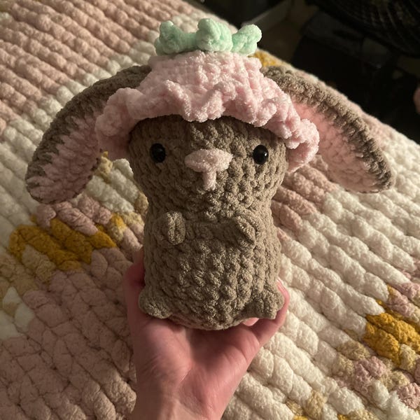 Low Sew Bunnies Wearing Hats Crochet Pattern (low Sew Bunny Crochet ...