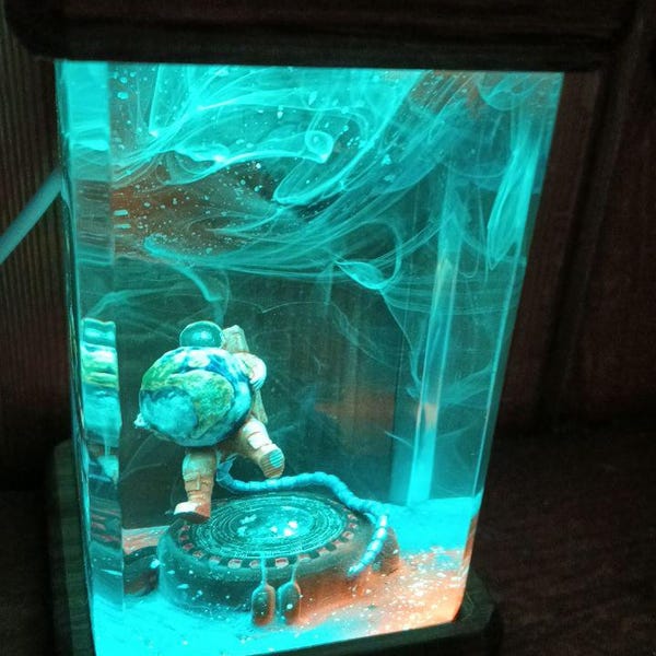 ASTRONAUT Interstellar Resin Epoxy Lamp, Custom Table Lamp for ...