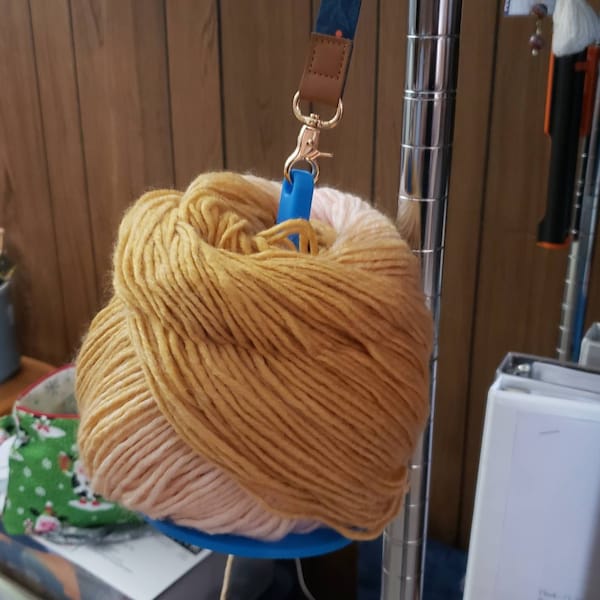 Portable Yarn Holder, Travel Wrist Hanging Yarn Cake Dispenser, Gift ...