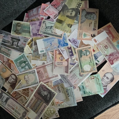 Collection of 100 Different World Mixed Foreign Banknotes Currency ...