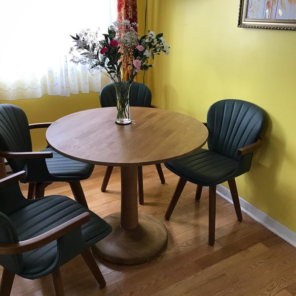 Solid Oak Round Dining Table With Tulip Leg, 2 to 6 Seat Person Dining Room Large Dinner Table ...