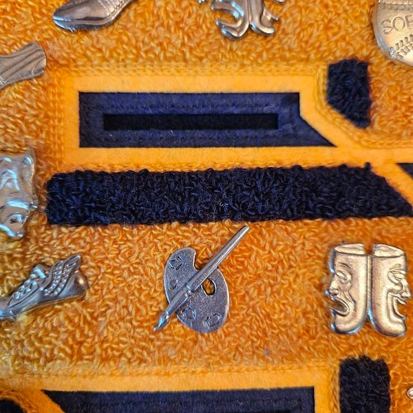 Artist Palette Lapel Pin- CC334G- Art, Paint, Painting, Artistic and ...