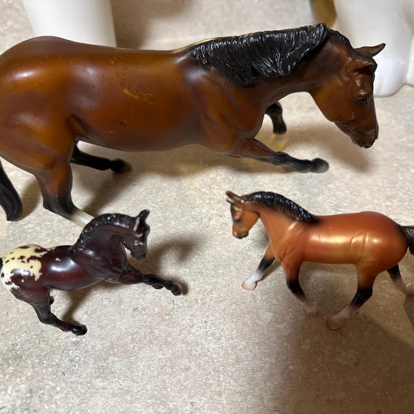 Breyer Classic Appaloosa Roan Gelding & Unmarked Chestnut With White ...