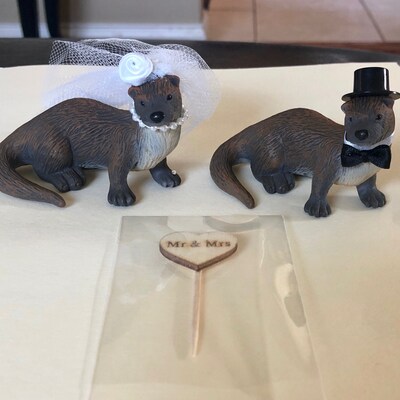 River Otter Wedding Cake Topper, Bride-groom-animal-wooden Raft-water ...
