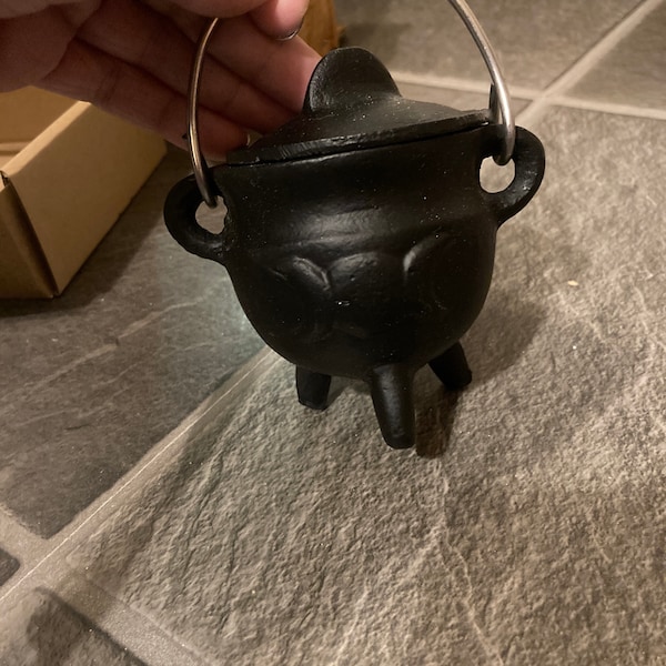 Cast Iron Cauldron With Lids and Metal Handle - Potion Play for Kids ...