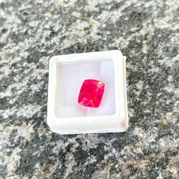 Alexandrite Natural Color Changing Shape 8-10 Ct. Cushion Cut Multi ...