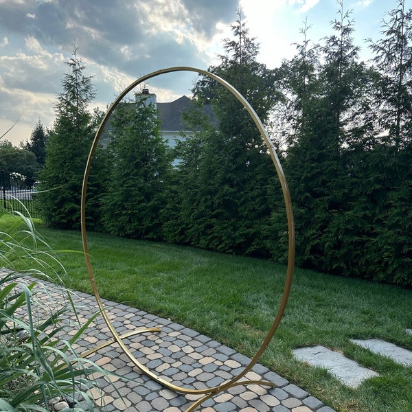 7.5ft Gold Metal Wedding Arch, Flower Garland Hoop, Round Photo ...