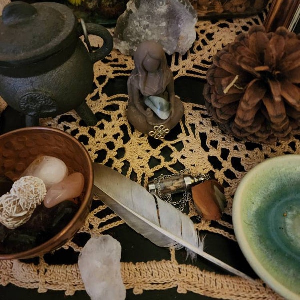 Cerridwen Goddess Statue W/ Emerald Stone, Goddess Totem Altar Figurine ...