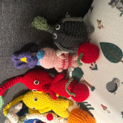 Purple, White, Winged and Rock Pikmin With Cherry and Tangerine Bundle ...