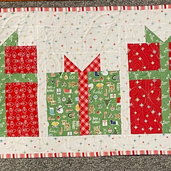 Christmas Present Table Runner - PDF Pattern - Etsy