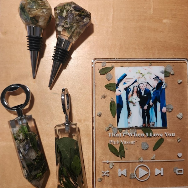 Real Honey Bee Keychain, Naturally Preserved Bee, Insect in Resin ...