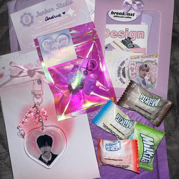 K-pop Coquette Keychains |customizable| - Etsy