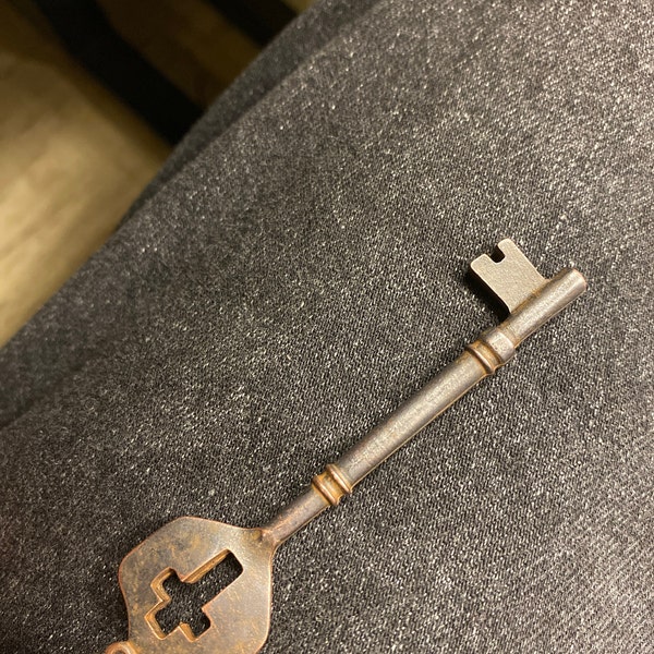 Antiqued Bronze Skeleton Key Pendants, Ornate Key, Antique Key, Cross ...